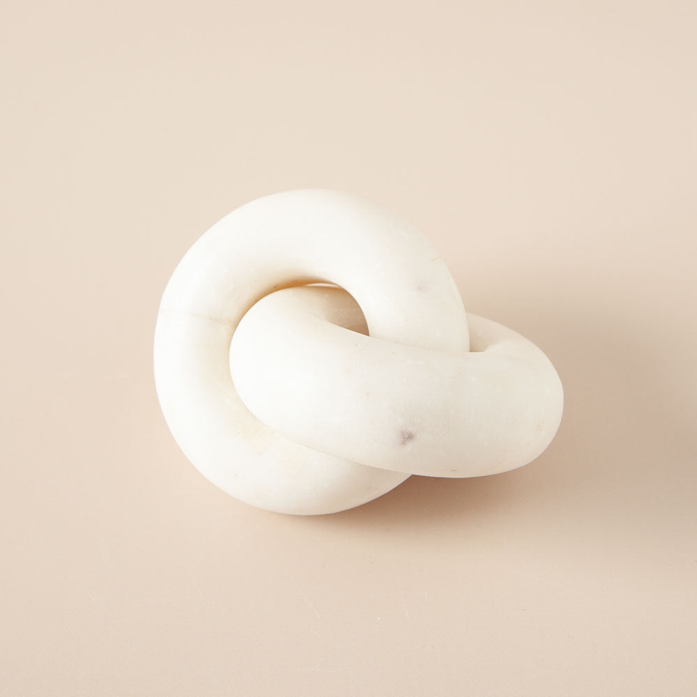 Marble Link Knot – Pepperwhites by Tara Dennis